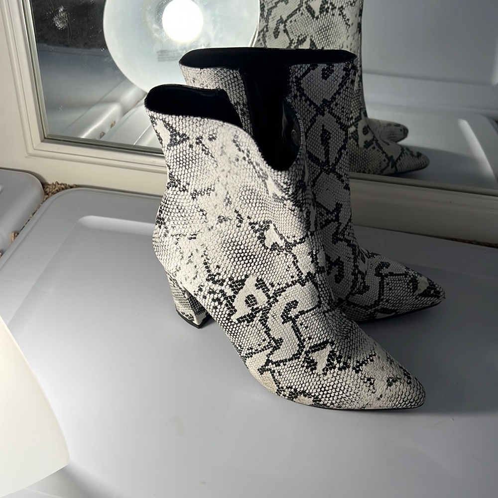 White Snake Skin Boots - Gem